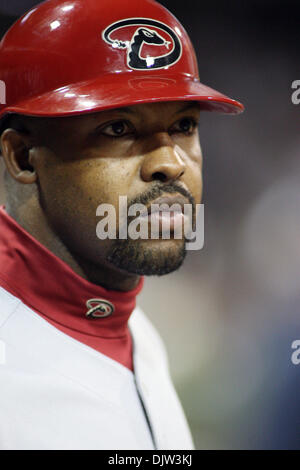 Arizona Diamondbacks third base coach coach Shaun Larkin (88) and first ...