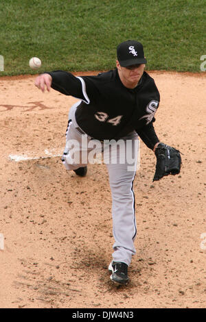 Chicago White Sox pitcher Gavin Floyd (34) delivers during Sunday's ...