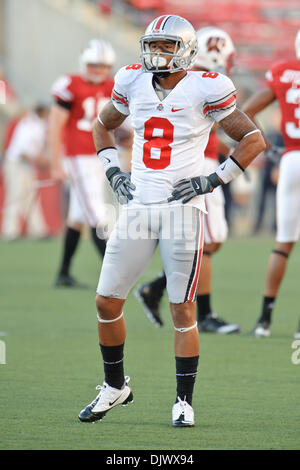 Ohio State wide receiver DeVier Posey (8) a college football game in ...