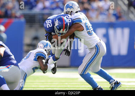 Detroit Lions linebacker Julian Peterson is seen before an NFL football ...
