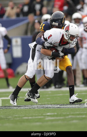 Ball State Cardinals wide receiver Torieal Gibson (12) getting into the ...