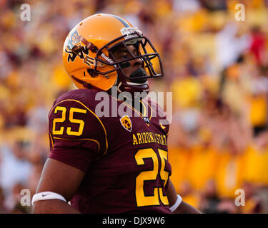 October 30, 2010: Arizona State wide receiver Jamal Miles (32) catches ...