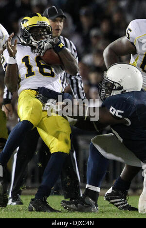 Penn State's Ollie Ogbu (85) and Josh Hull (43) sack Wisconsin ...