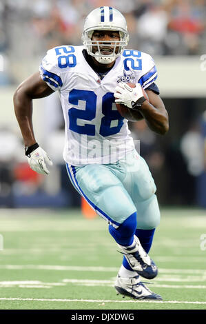 Dallas Cowboys Felix Jones breaks free from Oaklands Raiders Michael ...