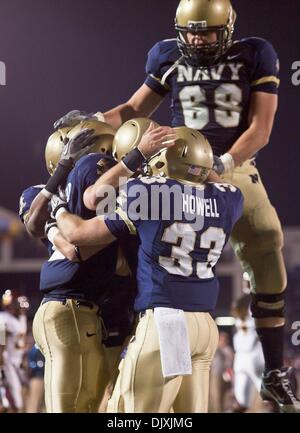 Navy quarterback Kriss Proctor (2) on a quarterback keeper. Navy ...