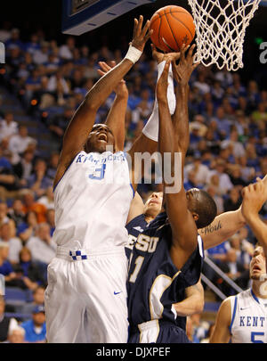 Nov. 12, 2010 - Lexington, Kentucky, USA - Kentucky's Doron Lamb put in ...