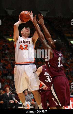 Illinois' Tyler Griffey (42) shoots over Indiana's Christian Watford (2 ...