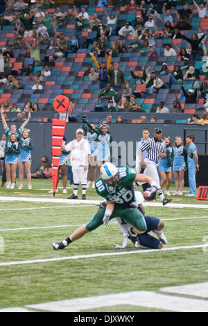 Tulane Green Wave tight end Justyn Reid (88) gain some yards after the ...