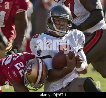 Tampa Bay Buccaneers cornerback Josh Hayes (32) takes the field after ...