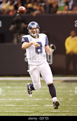 Nov 21, 2010: Seattle Seahawks quarterback Matt Hasselbeck (8) looks to ...