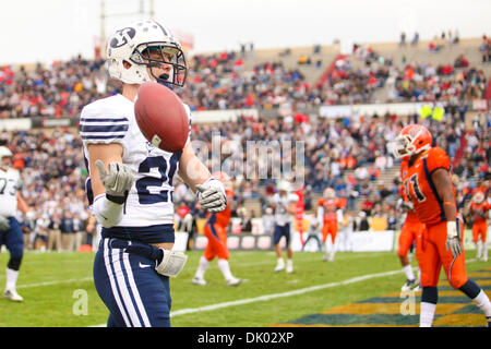 New Mexico wide receiver Luke Wysong heads around Fresno State ...
