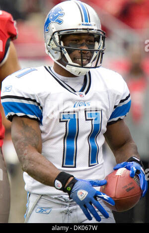 Detroit Lions' Stefan Logan (11) returns a kick off during the second ...