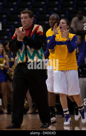 LSU Lady Tigers head coach Kim Mulkey talks to her team during a ...