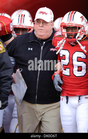 Maryland Terrapins head coach Michael Locksley wears a Big Hat during ...