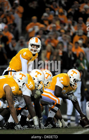 Tennessee Volunteers quarterback Tyler Bray (8) throws a pass during ...