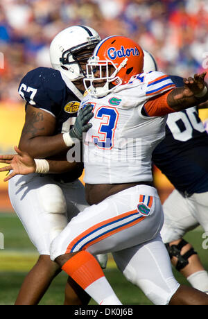 Florida State defensive tackle Anthony McCloud (92) reaches toward ...