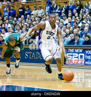 North Carolina guard Cameron Johnson (13) grabs a loose ball against ...