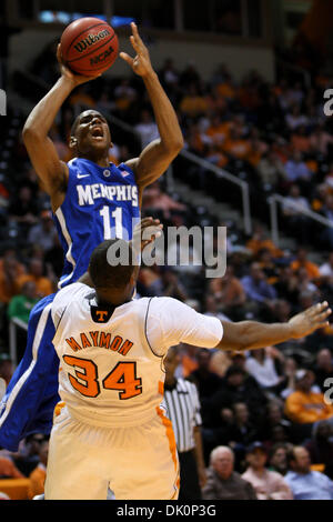 Tennessee forward Jeronne Maymon shoots free throws during practice for ...