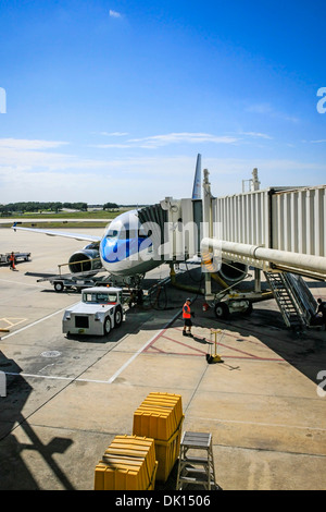 Boeing 737 of US Airways being serviced at the gate ready for departure ...