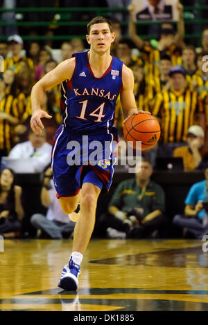 Kansas guard Tyrel Reed (14) drives the lane against Texas-Arlington ...
