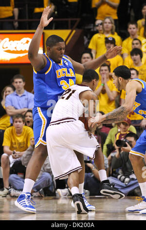 Arizona State's Keala King (21) drives against Baylor forward Perry ...