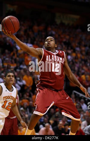Alabama guard Trevor Releford (12) scores an uncontested layup against ...