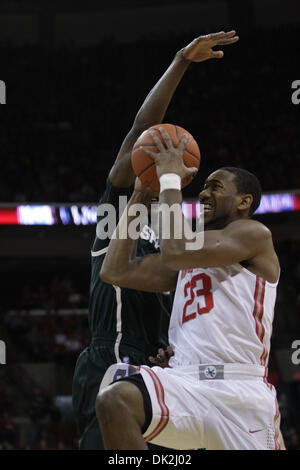 Feb. 15, 2011 - Columbus, Ohio, U.S.A - Ohio State Buckeyes guard David ...
