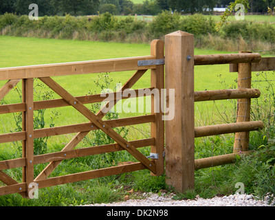 farm gate field closed derbyshire uk Stock Photo - Alamy
