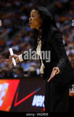 South Carolina head coach Dawn Staley gestures during the first half of ...