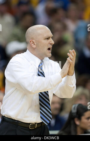 Kent State basketball coach Geno Ford keeps a close watch as his son ...