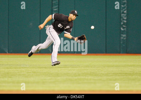 Chicago White Sox center fielder Dominic Fletcher scoops up a single ...