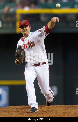 Arizona Diamondbacks starting pitcher Joe Saunders delivers a pitch ...