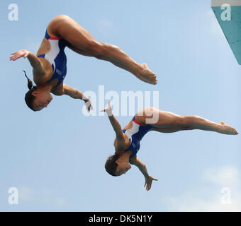 May 8, 2011 - Ft. Lauderdale, Florida, U.S. - Team USA divers TOBY ...