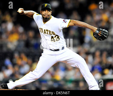 Pittsburgh Pirates' Jose Veras delivers a pitch against the Houston ...