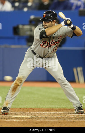 Detroit Tigers' Alex Avila (13) singles to Kansas City Royals shortstop ...