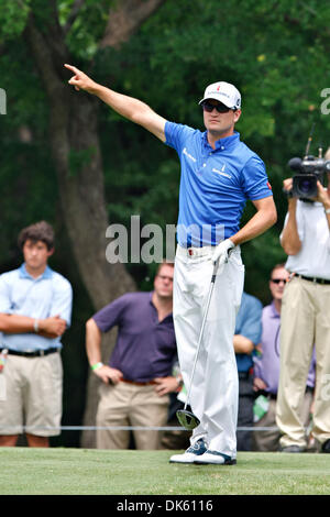 Zach Johnson hits his tee shot on the 11th hole during the final round ...