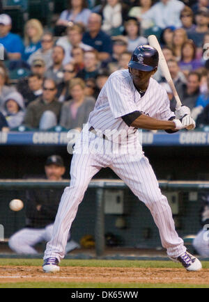 Colorado Rockies center fielder Dexter Fowler (24) waits for the pitch ...