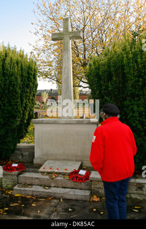 Grave Woodbine Willie Reverend Geoffrey Studdert Kennedy St Johns ...