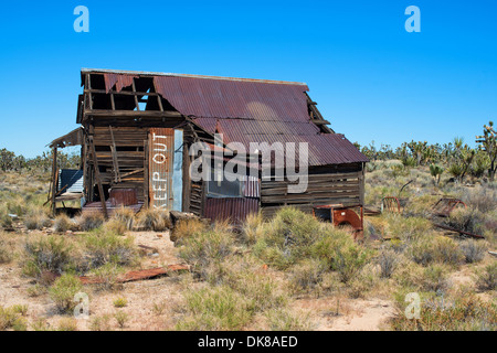 Abandoned house with Keep Out sign Stock Photo - Alamy