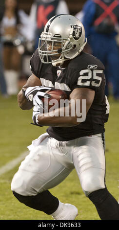Oakland Raiders running back Rock Cartwright during their football ...