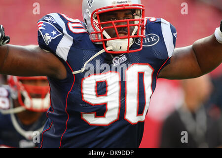 New England Patriots defensive tackle Khyiris Tonga (95) tries to block ...