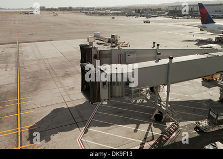 jet bridge, jet bridges Stock Photo - Alamy
