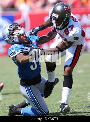 Detroit Lions' Aaron Berry (32) runs with the ball in the first half of ...