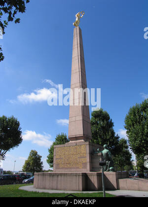 Gelle Frau, Gelle Fra war memorial of granite obelisk with gilded ...