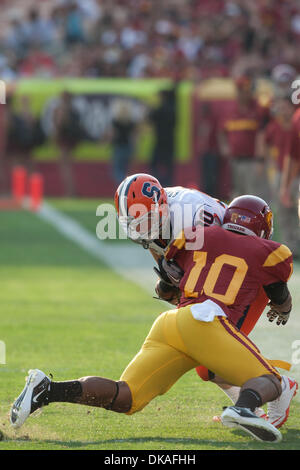 USC Trojans linebacker Hayes Pullard (10) looks across the line of ...