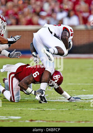 Oklahoma defensive back Demontre Hurst, left, reaches for Oklahoma ...