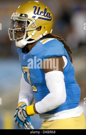 Washington State wide receiver Josh Kelly can't pull in a pass against ...