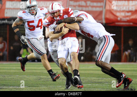 Ohio State running back CJ Donaldson (12) and the rest of the team run ...
