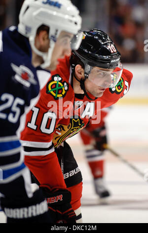 Chicago Blackhawks left wing Patrick Sharp, left, celebrates his goal ...