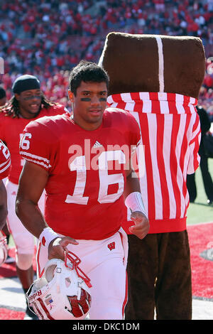 Oct. 15, 2011 - Madison, Wisconsin, U.S - Wisconsin quarterback Russell ...